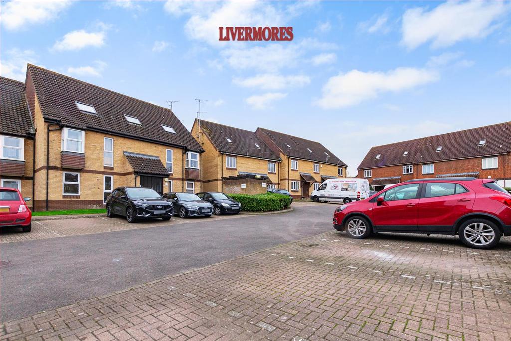 Heatherbank Close, Crayford, Kent 1 bed flat - £200,000