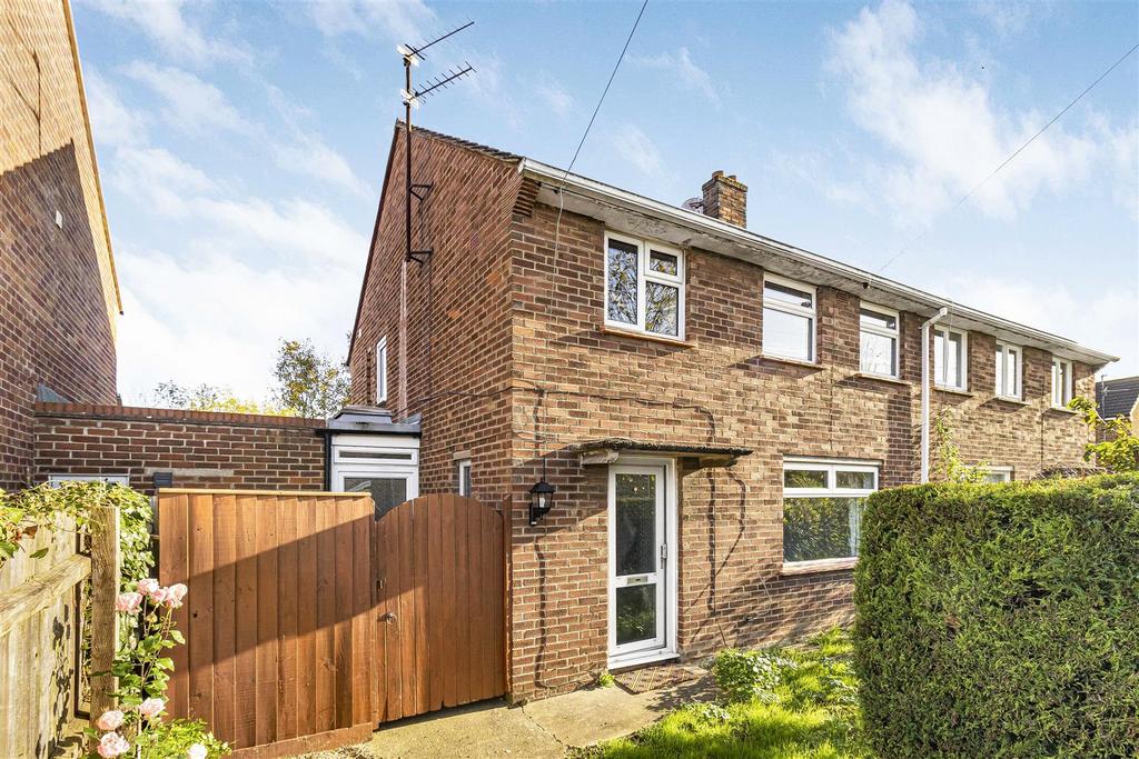 Tillyard Way, Cambridge CB1 4 bed semi-detached house - £550,000