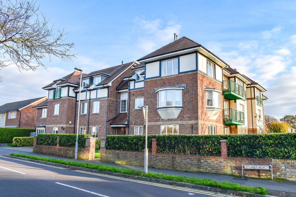 Stuart Road, Highcliffe... 3 bed ground floor flat for sale - £375,000