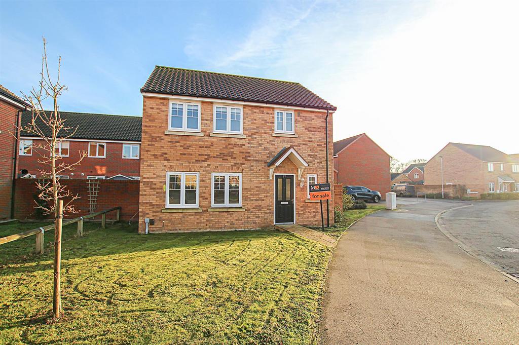 Glebe Drive, Newmarket CB8 3 bed detached house for sale - £365,000