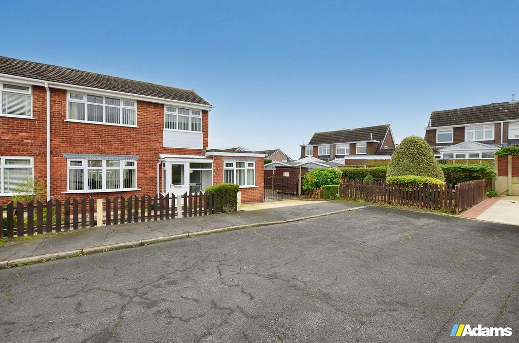 Glenville Close, Higher Runcorn 3 bed semi-detached house for sale - £ ...