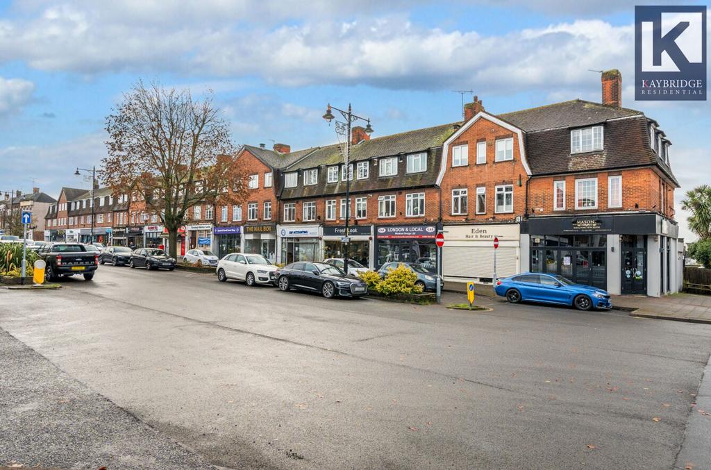 Stoneleigh Broadway, Epsom, KT17 1 bed apartment for sale - £225,000