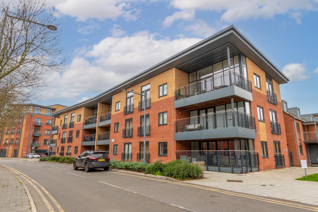 Capstan Court, Basin Road 2 bed ground floor flat - £250,000