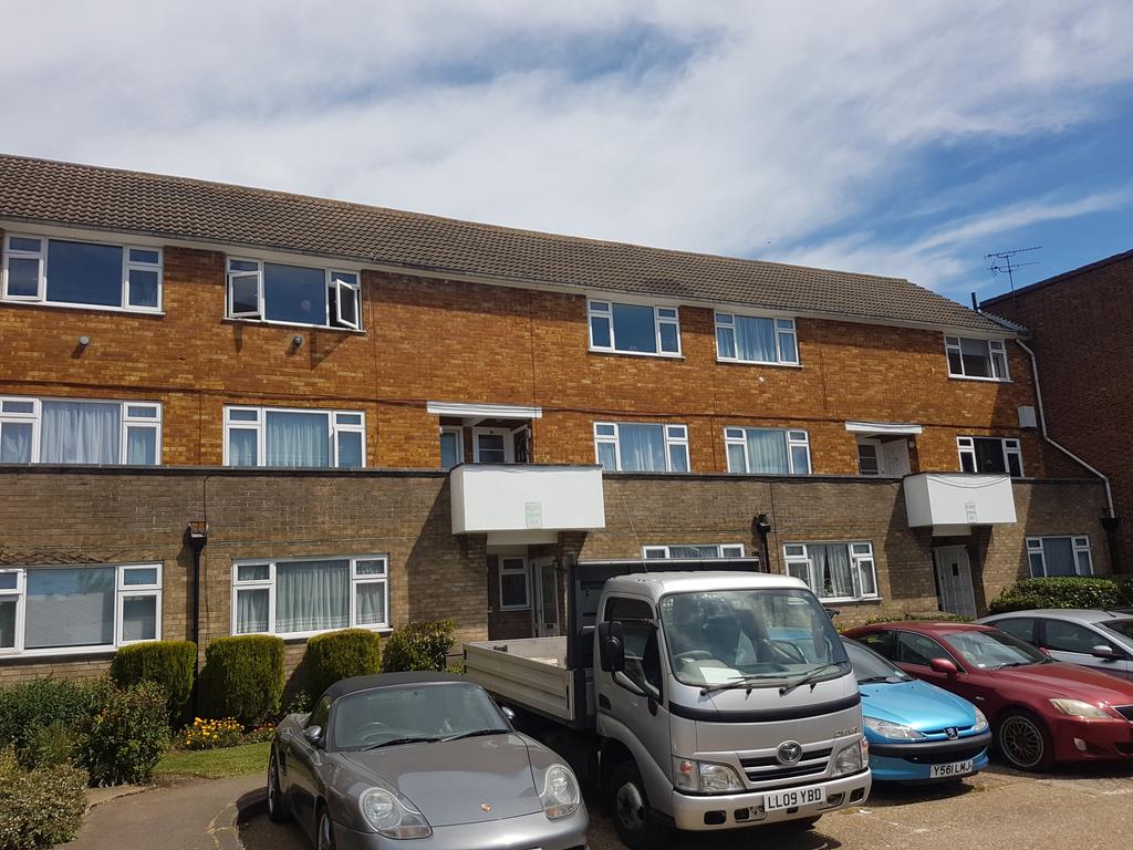 Manor Court, Mutton Lane, Potters... 1 bed flat - £1,150 pcm (£265 pw)