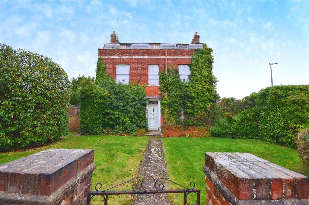 King Harold Road, Colchester, Essex, CO3 4 bed detached house - £350,000
