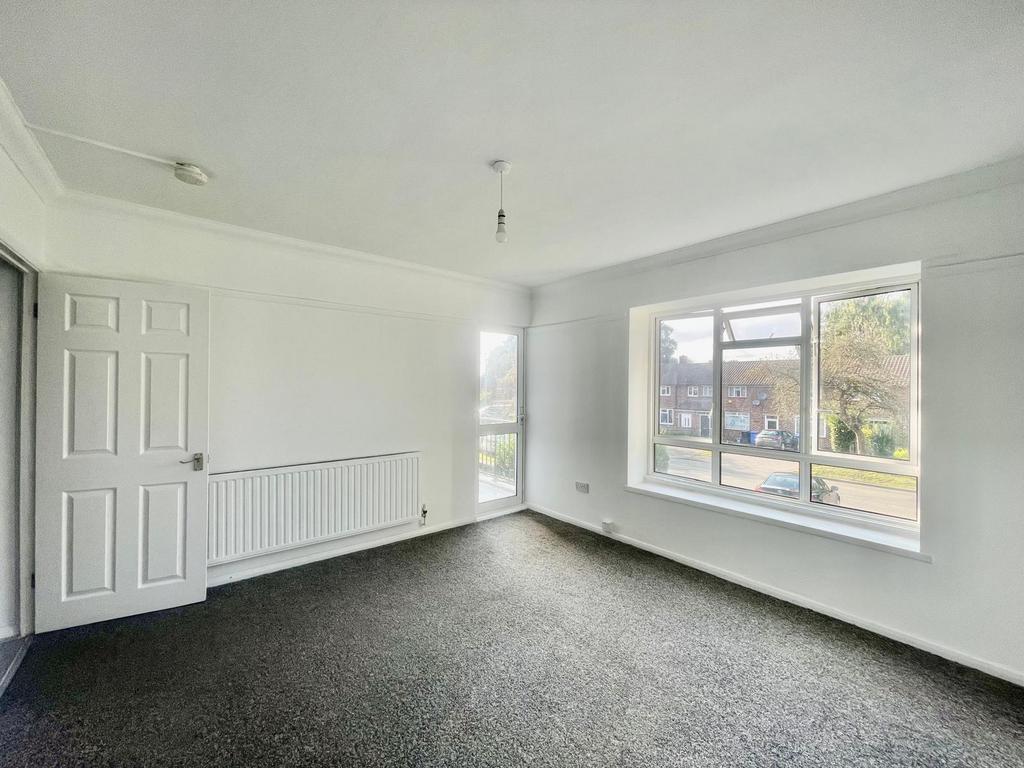 Albert Drive, Woking, GU21 3 bed flat for sale - £260,000