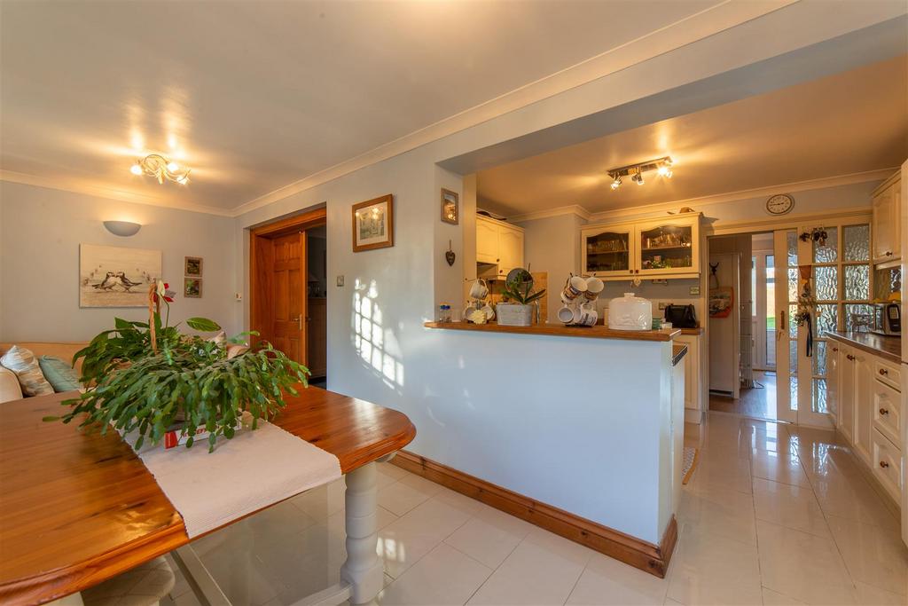 Nevern Walk, Cwmbran NP44 3 bed terraced house for sale - £240,000