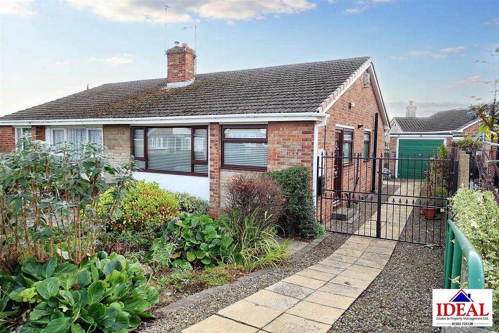 Newlands Avenue, Skellow, Doncaster 2 bed semi-detached bungalow - £170,000