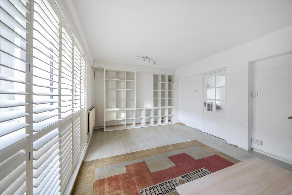 Kilburn Priory, North Maida Vale 2 bed maisonette - £450,000