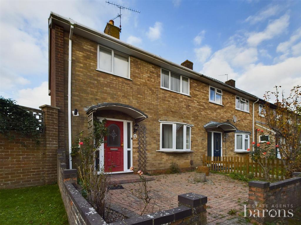 Stag Hill, Basingstoke RG22 3 bed end of terrace house - £300,000