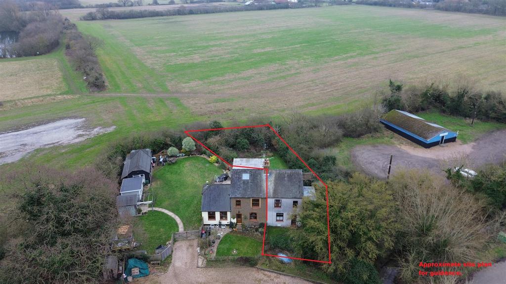 Drapers Chase, Heybridge, Maldon 3 bed semi-detached house for sale - £ ...