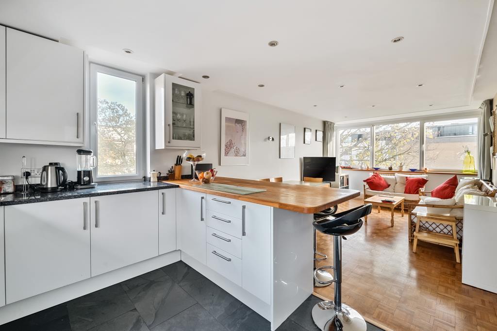 Sheendale Road, Richmond, TW9 2 bed flat - £2,000 pcm (£462 pw)