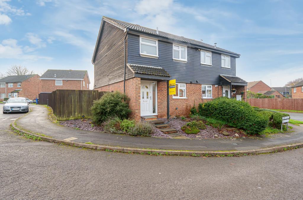 York Close, Towcester... 3 bed semi-detached house - £300,000