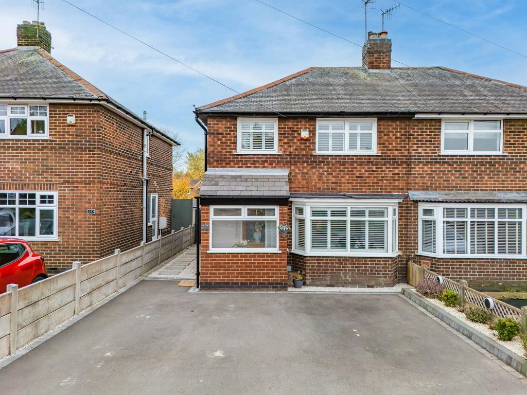 Nottingham Road, Hucknall, Nottingham 3 bed semi-detached house - £250,000