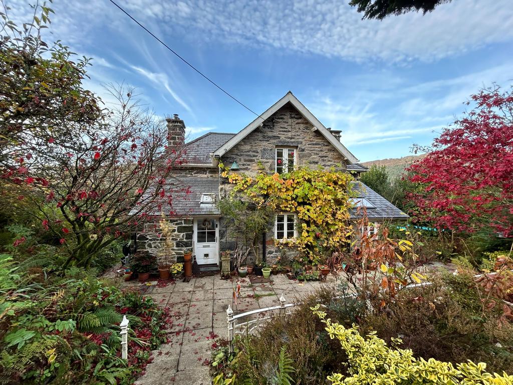 Llys Penmaen, Dolgellau 2 bed detached house - £420,000