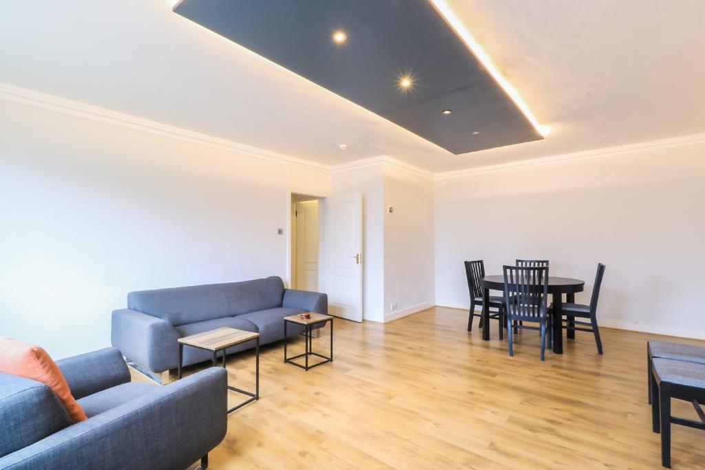Durrells House, Warwick Gardens... 3 bed apartment - £3,500 pcm (£808 pw)
