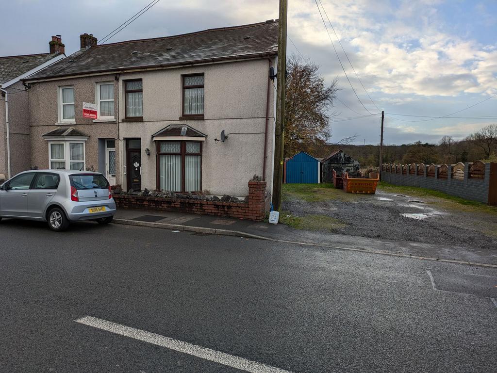 Bonllwyn, Ammanford, SA18 2EF 3 bed semi-detached house - £169,950