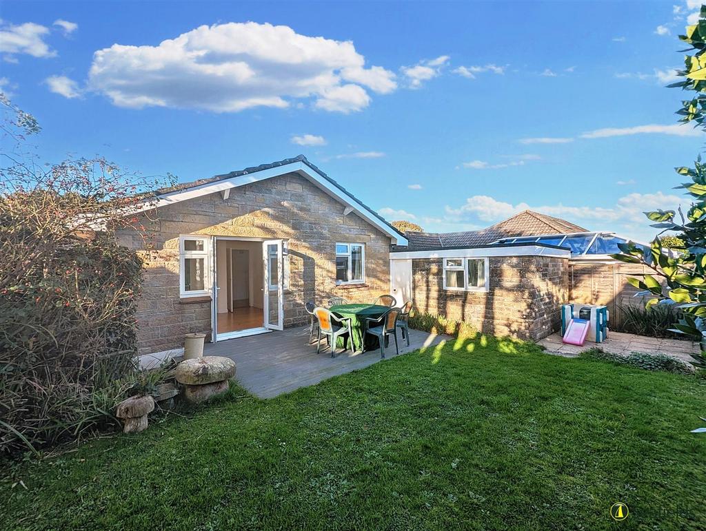 Westfield Park, Ryde, PO33 3AB 3 bed detached bungalow for sale - £460,000
