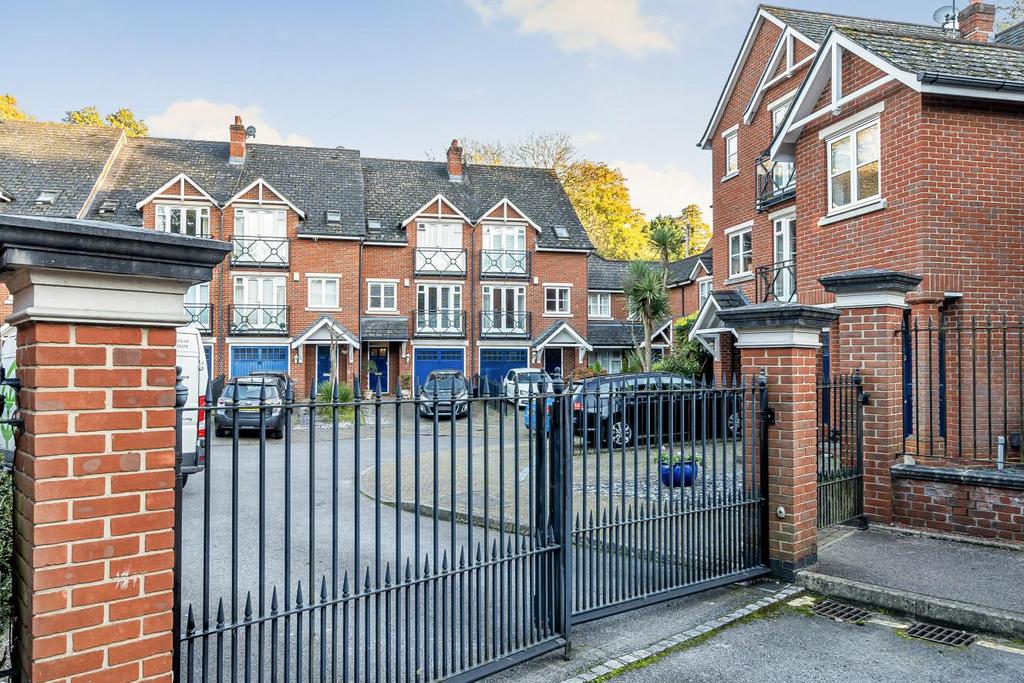 Imperial Place, Chislehurst, London, BR7 3 bed terraced house for sale ...