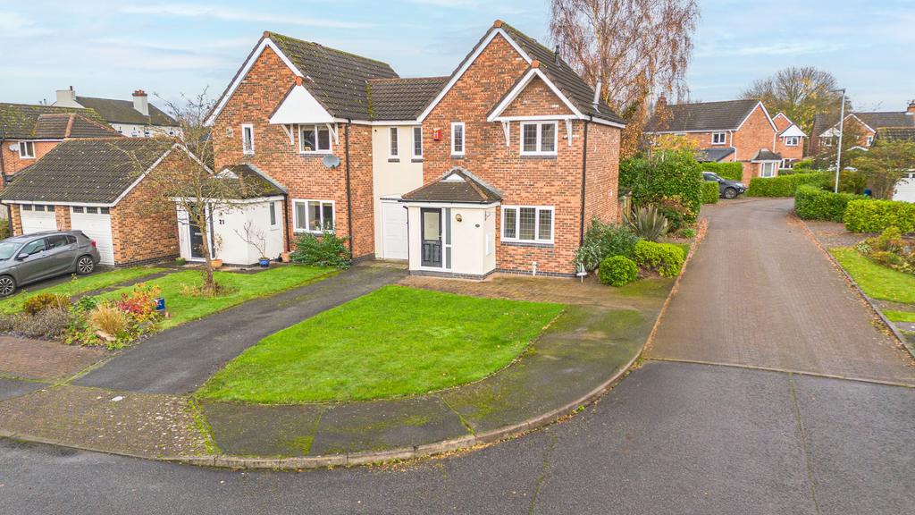 Deacons Close, Croft, WA3 3 bed link detached house - £320,000