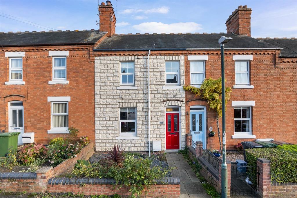 Windsor Road, Evesham WR11 3 bed terraced house - £220,000