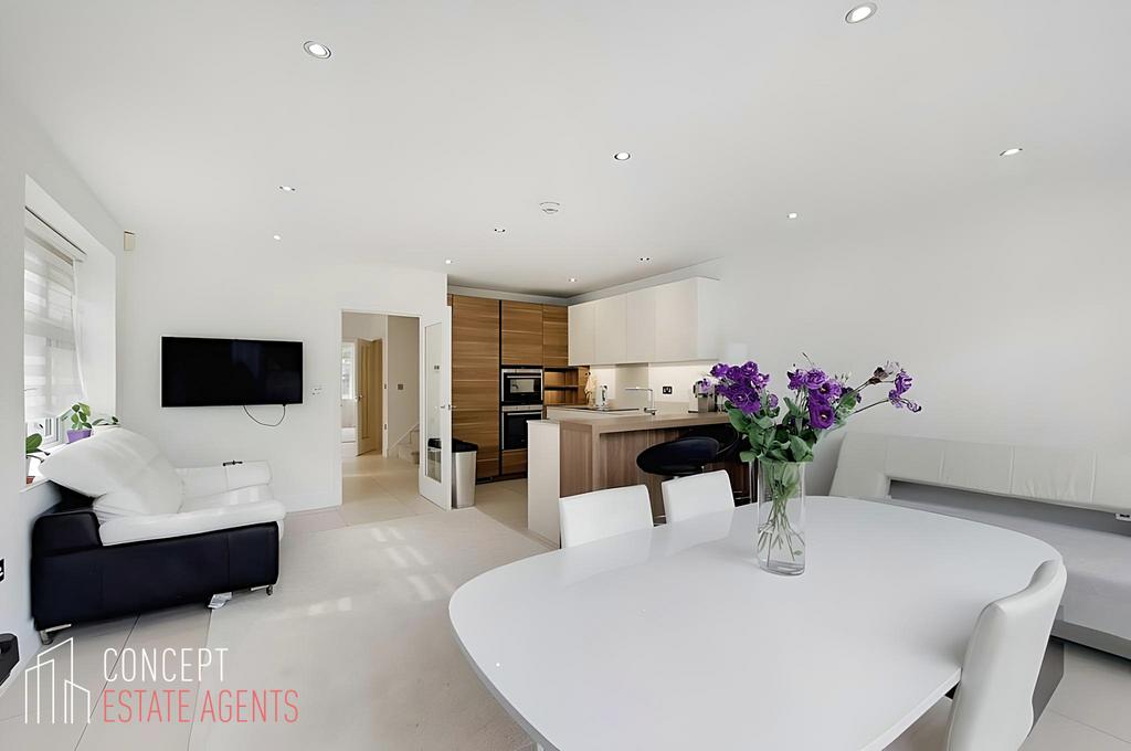 Emerald Square, Roehampton, SW15 4 bed terraced house to rent - £4,200 ...