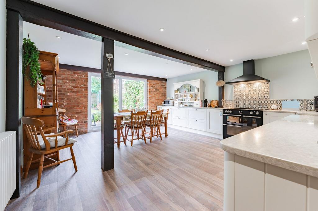 Ditchingham Dam, Ditchingham, NR35 4 bed terraced house for sale - £325,000