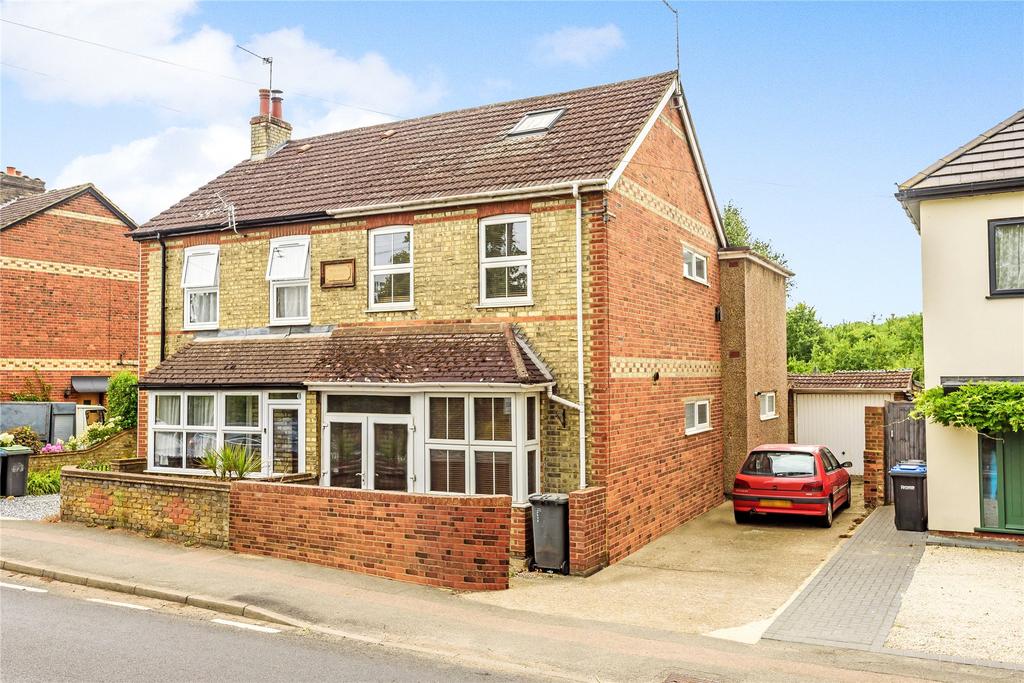 New Haw Road, Surrey KT15 3 bed semi-detached house - £475,000