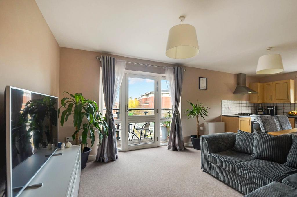 at Sopwith House, Elmwood Avenue... 2 bed apartment - £155,000