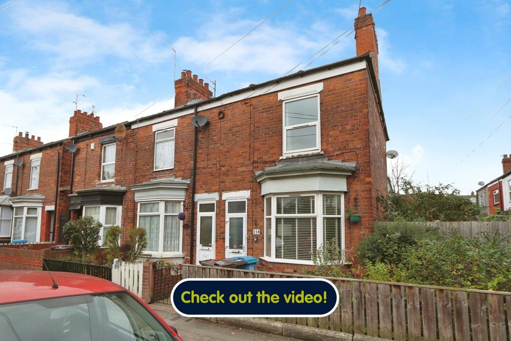 De Grey Street, Hull, HU5 2RR 3 bed end of terrace house - £130,000