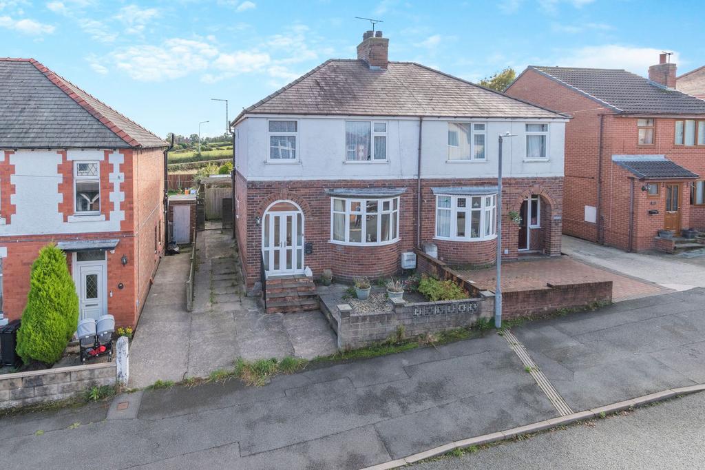 Hillside, Hawarden, CH5 3 bed semi-detached house - £230,000