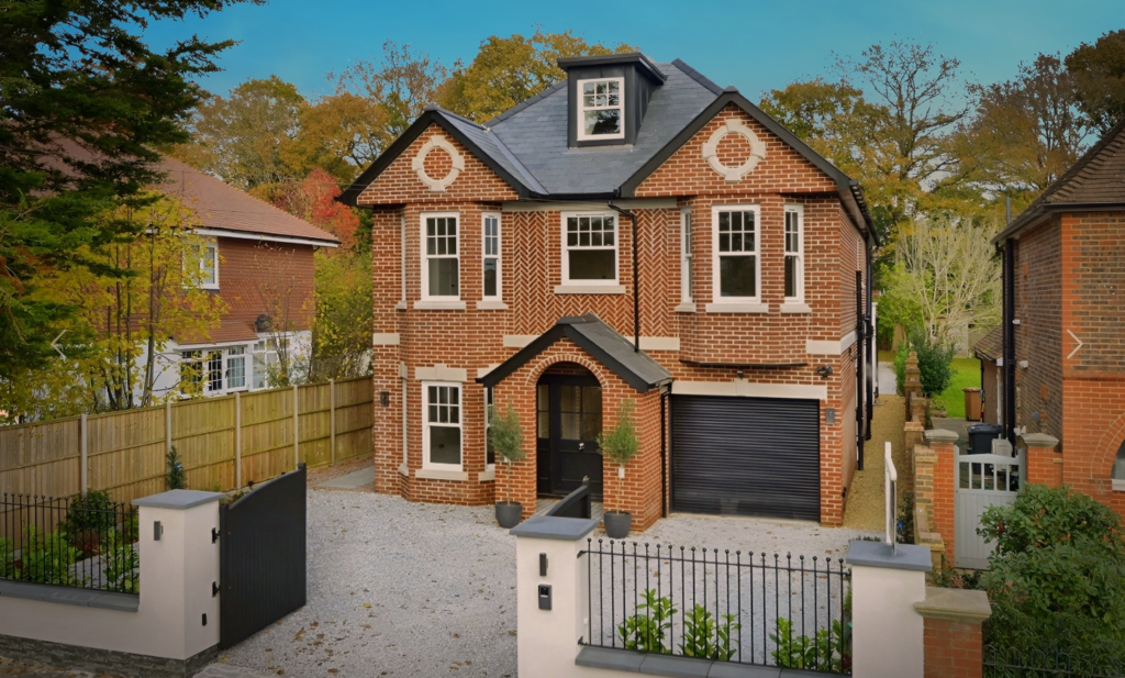 New Park Road, Cranleigh GU6 5 bed detached house - £1,875,000