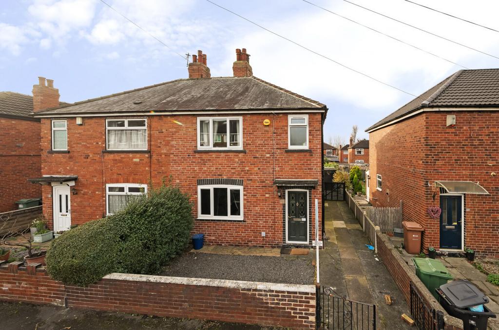 Skelton Road, Osmondthorpe, Leeds, LS9 3 bed semi-detached house - £155,000