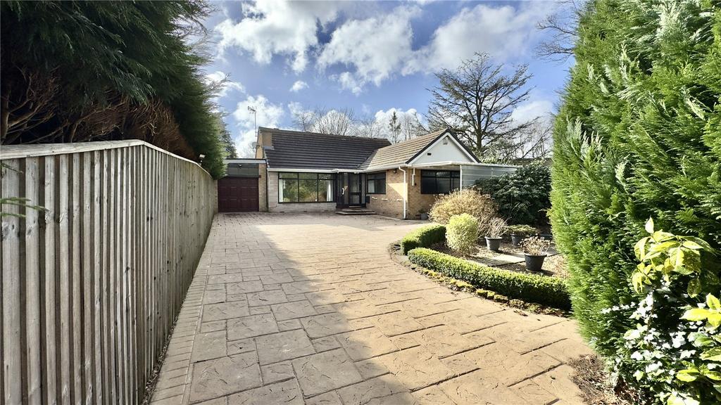 Woodfall Lane, Little Neston, Neston... 3 bed bungalow - £425,000