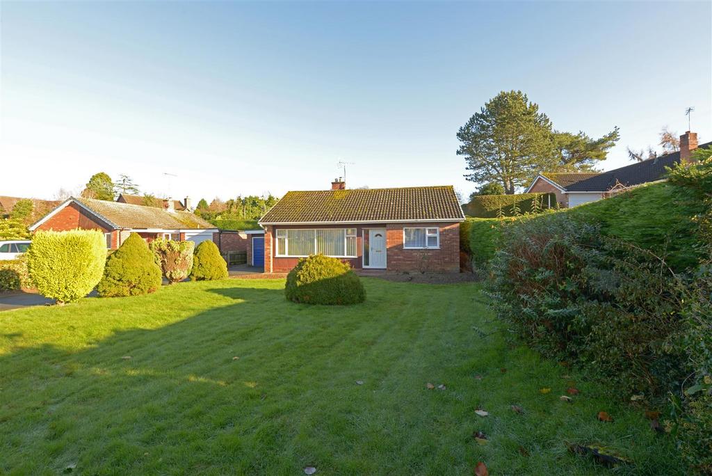 Alverley Close, Copthorne, Shrewsbury 2 bed detached bungalow - £369,995