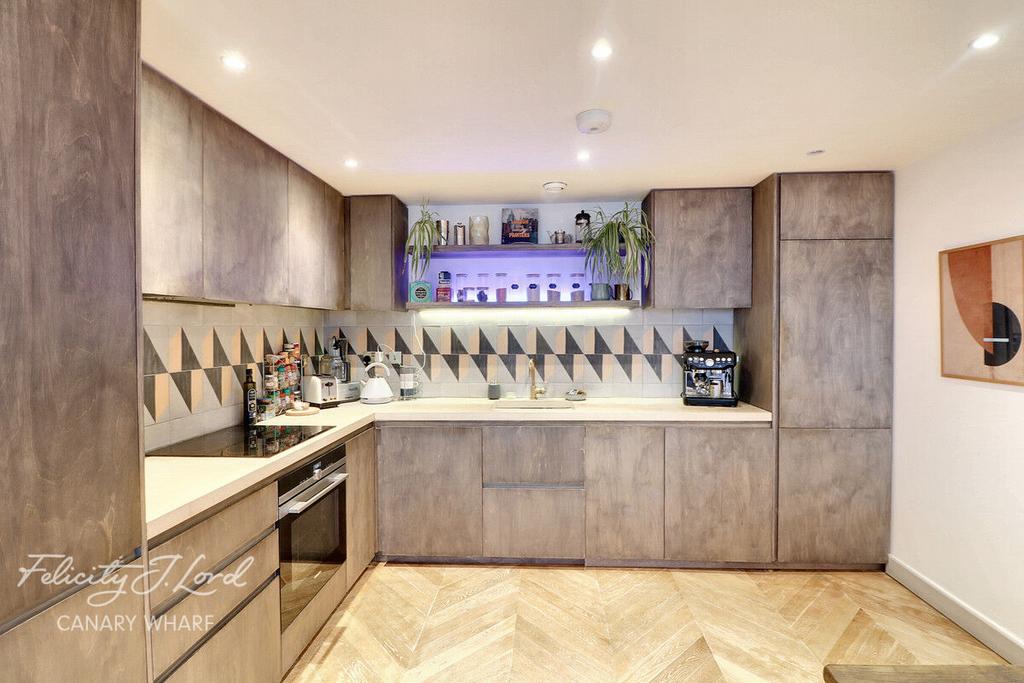 Frances Wharf, London 2 bed apartment - £2,750 pcm (£635 pw)