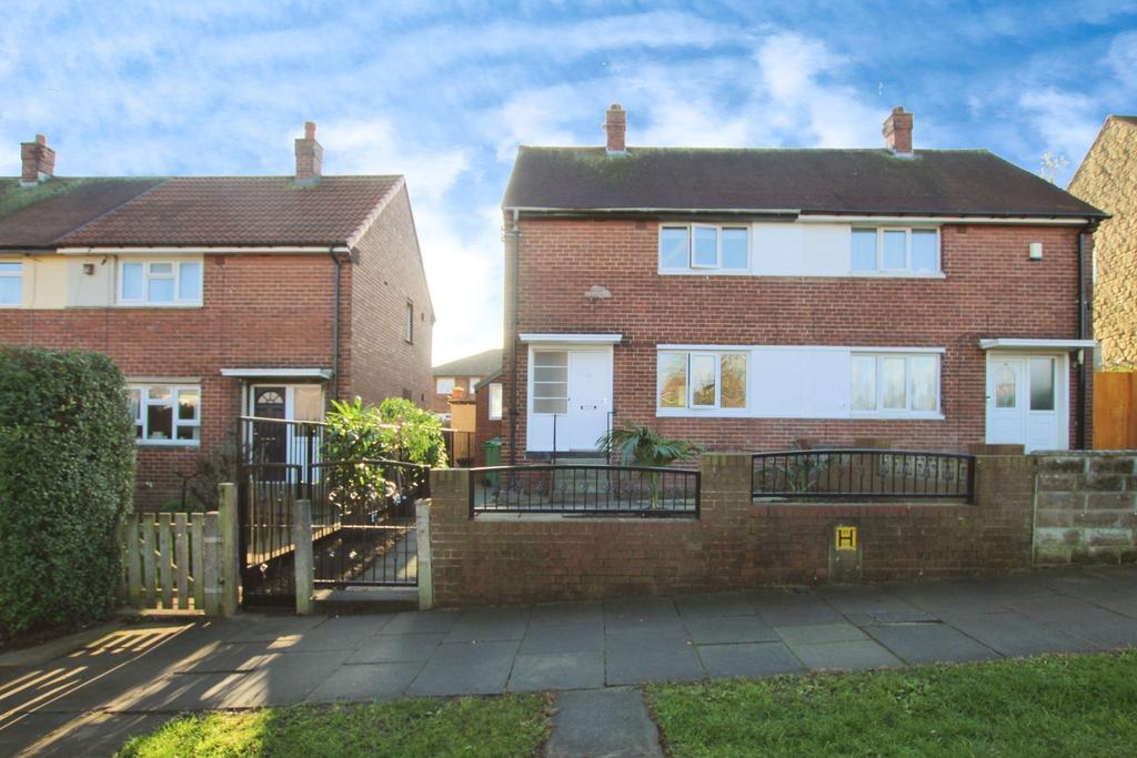 Albert Drive, Leeds, LS27 2 bed semi-detached house for sale - £185,000