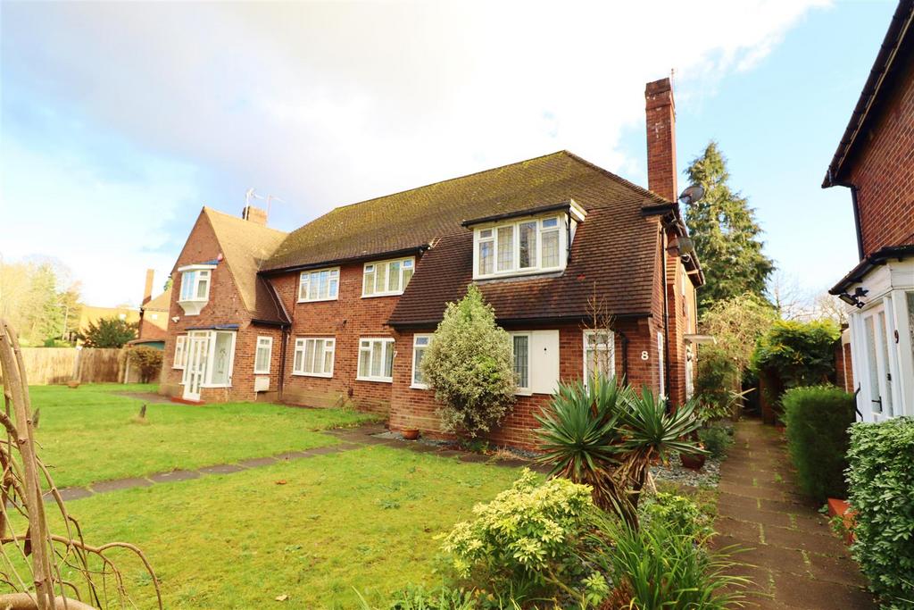 Rectory Close, Stanmore 2 bed maisonette - £475,000