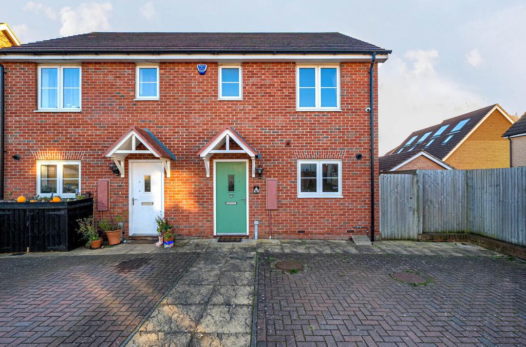 Howland Close, Essex CB10 2 bed semi-detached house - £350,000