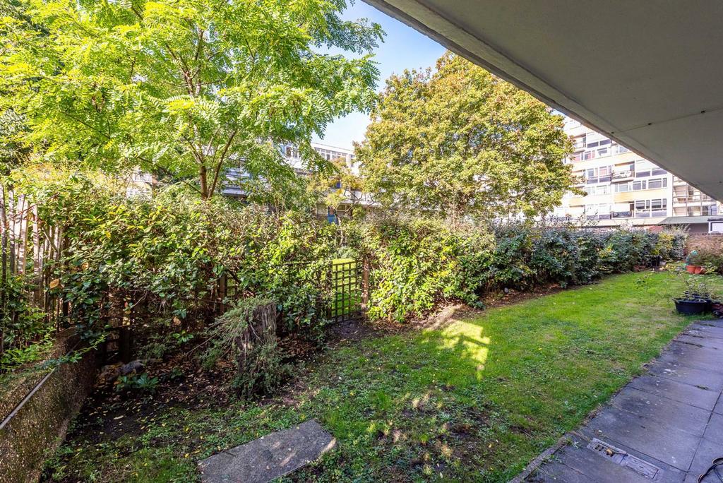 Langdale House, Pimlico, London, SW1V Studio for sale - £275,000