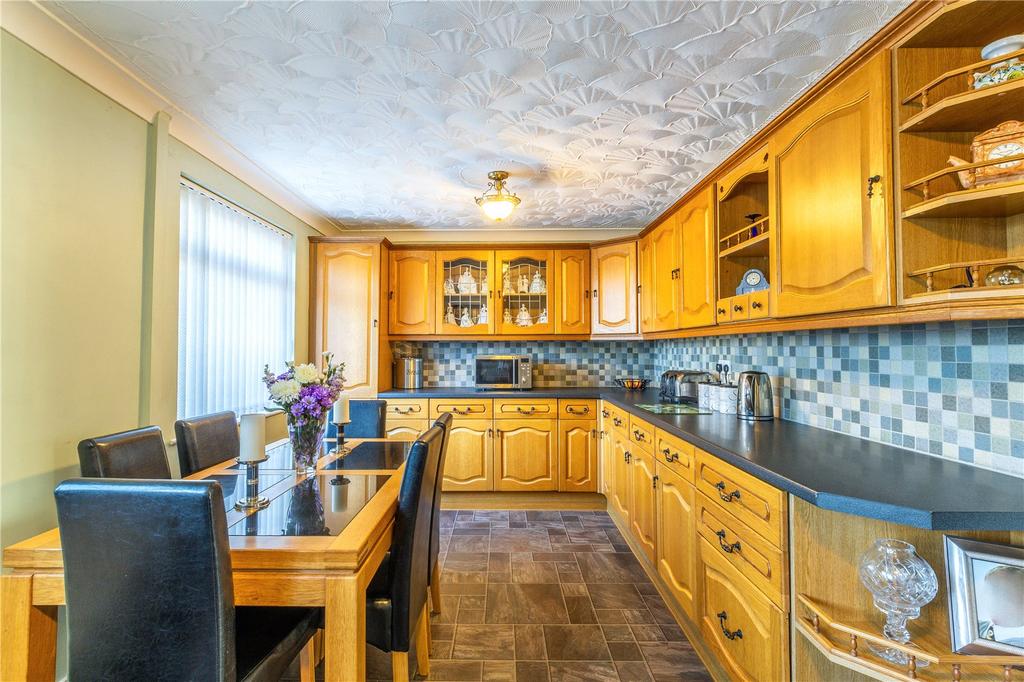 Lampton Grove, Hartcliffe, Bristol, BS13 3 bed terraced house - £270,000