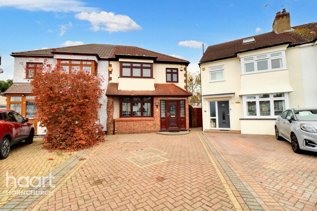 Hayburn Way, Hornchurch 3 bed semi-detached house - £500,000