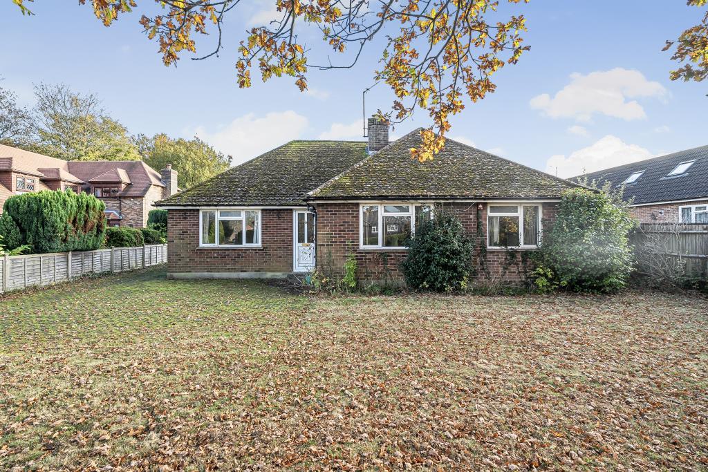Chineham, Basingstoke, RG24 2 bed detached bungalow - £550,000