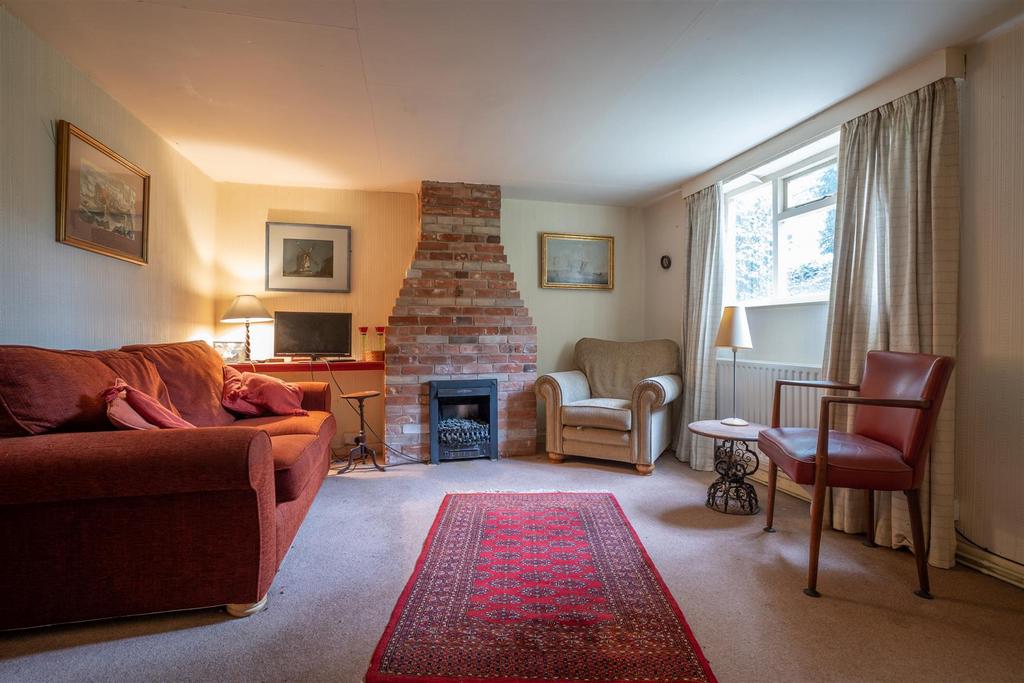 London Road, Blythburgh Halesworth IP19 3 bed detached house - £325,000