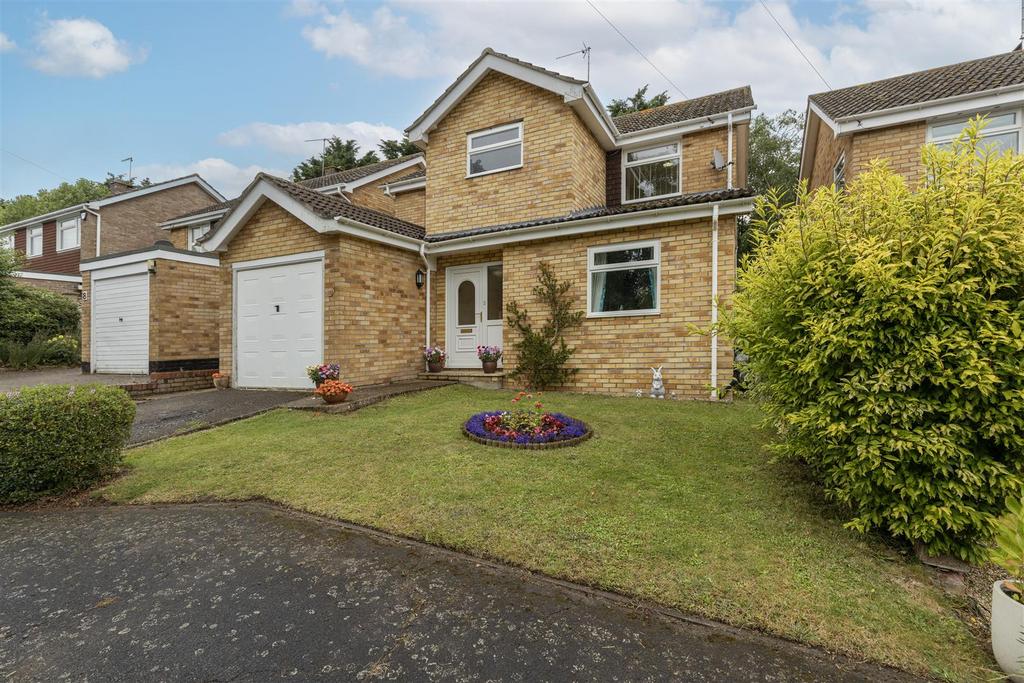 Lower Park Walk, Suffolk IP19 4 bed detached house - £310,000