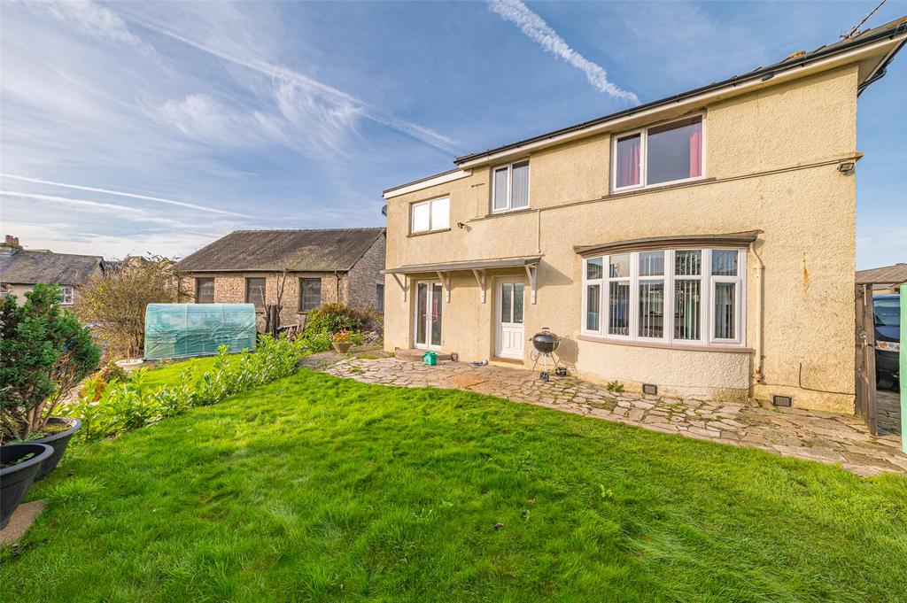 Sandylands Road, Cumbria LA9 4 bed detached house for sale - £339,950