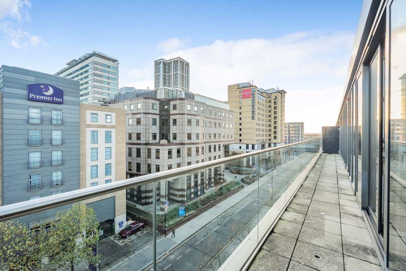 15 Lansdowne Road, Croydon CR0 2 bed penthouse - £1,900 pcm (£438 pw)