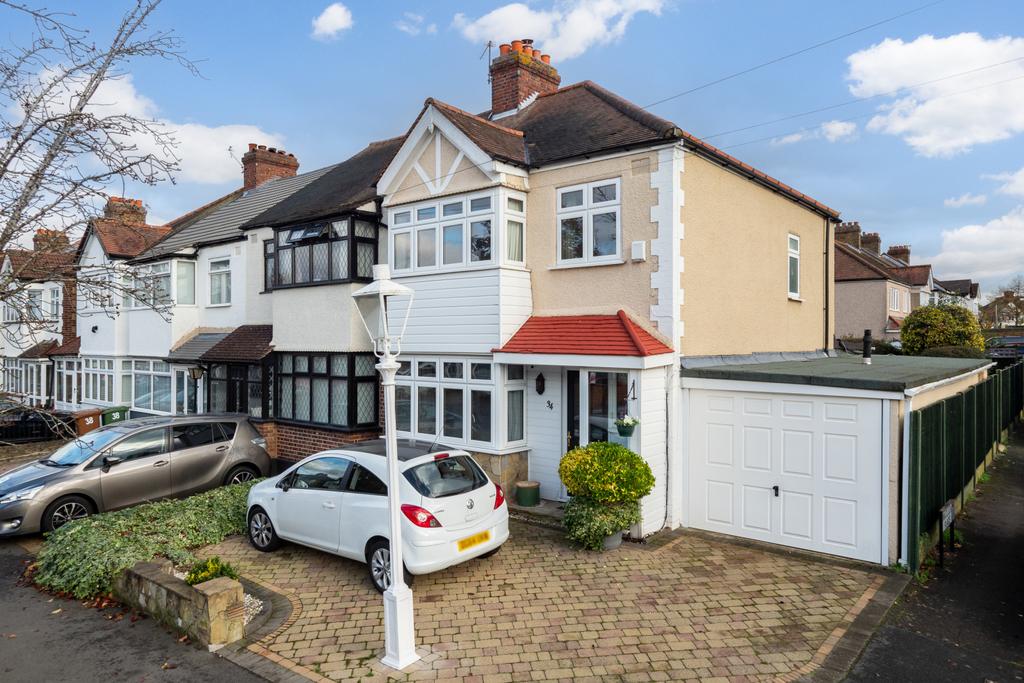 Matlock Crescent, Sutton SM3 3 bed end of terrace house - £625,000