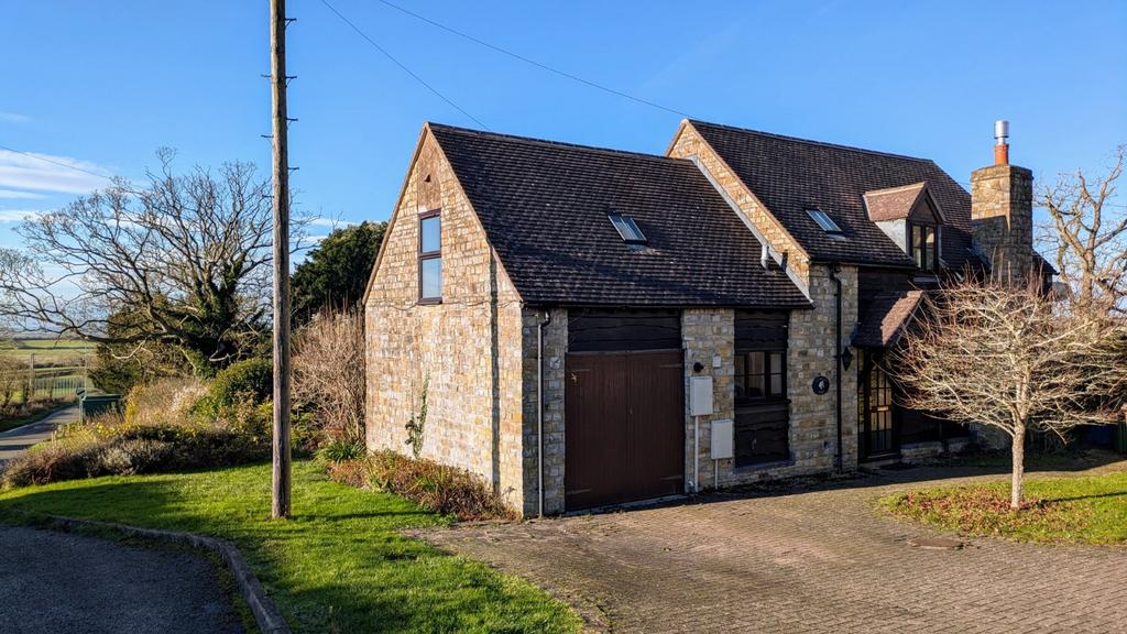 Ab Lench Road, Evesham WR11 3 bed detached house for sale - £460,000
