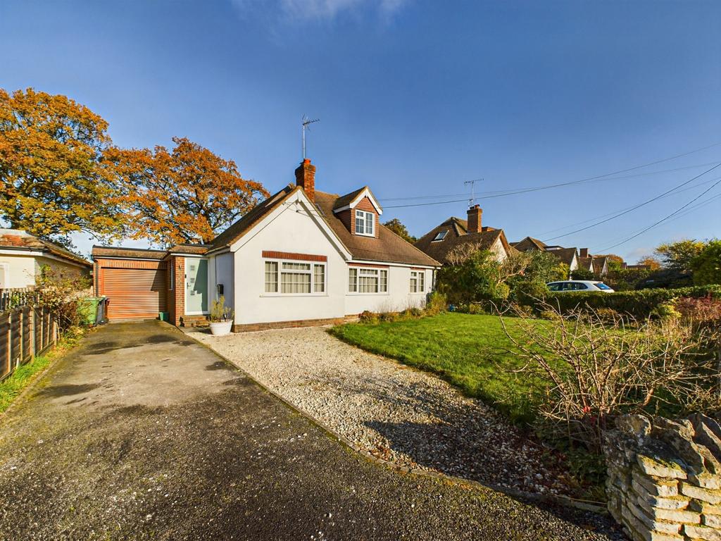 Windsor Road, Lindford, Bordon... 4 bed detached bungalow - £570,000